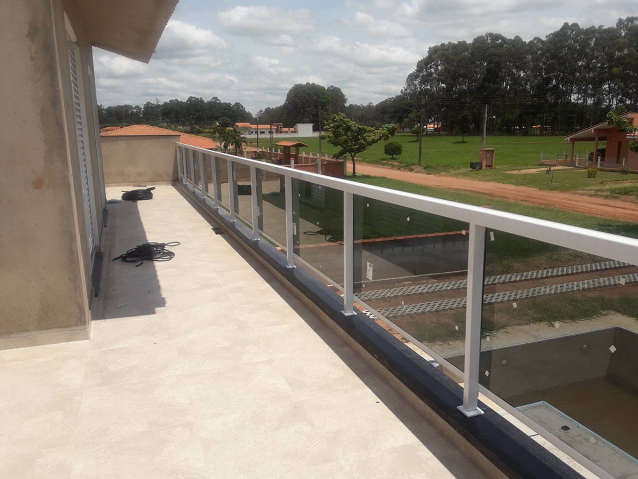 Parapeitos de sacadas e varandas em Ninho Verde II Eco Residence, SP ...