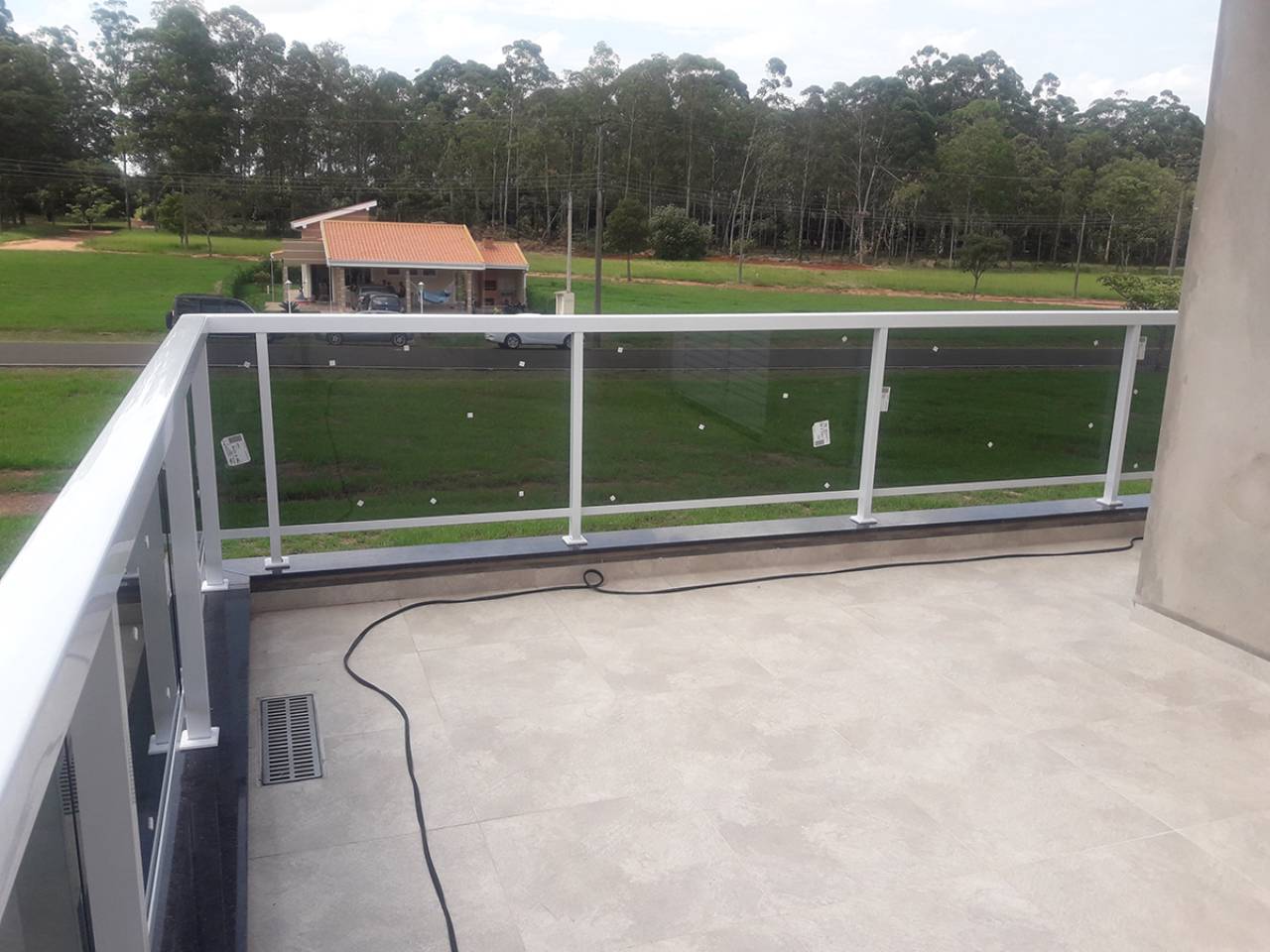 Parapeitos de sacadas e varandas em Ninho Verde II Eco Residence, SP ...