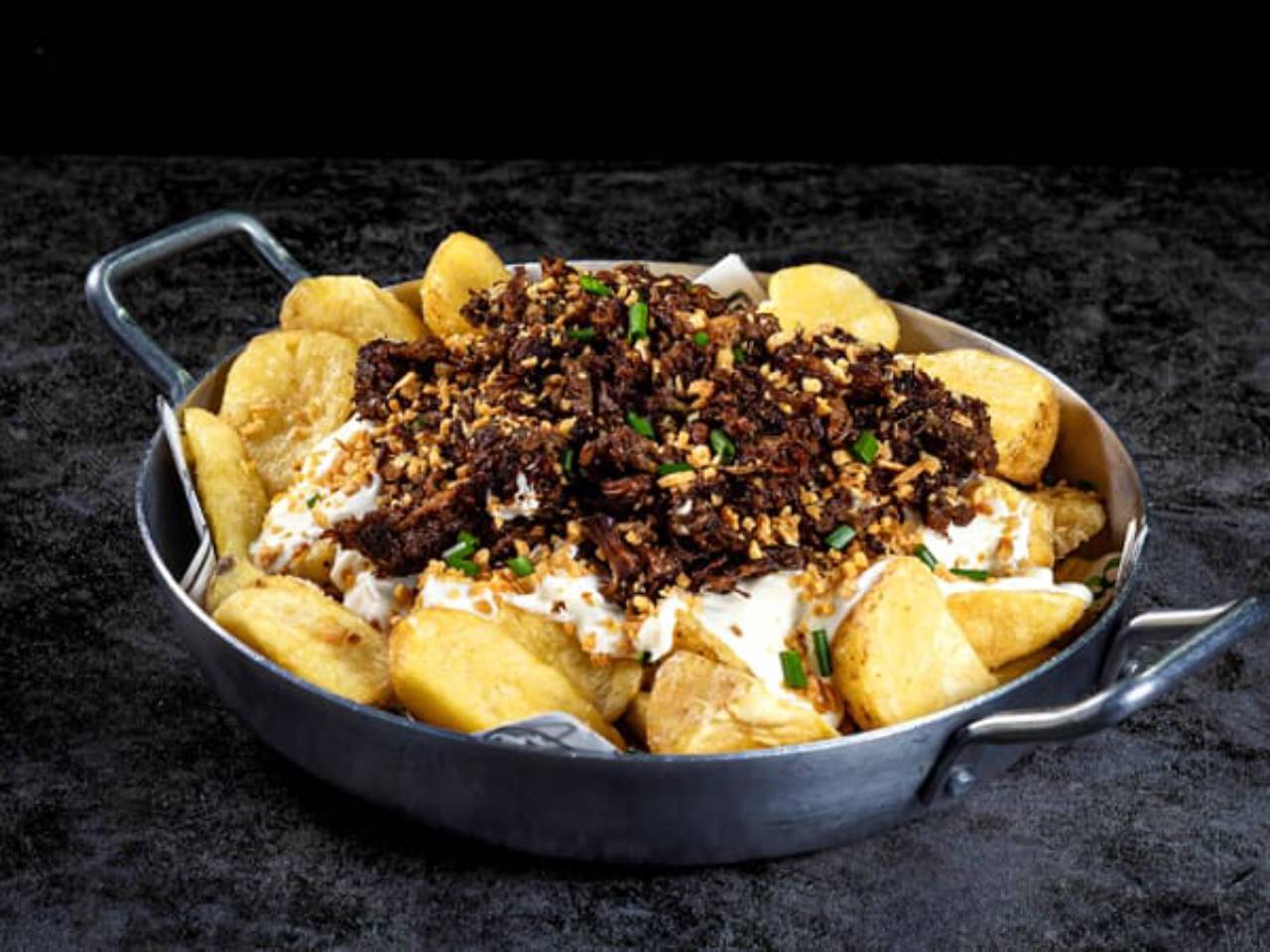 Batata frita + cream cheese + costela desfiada + alho em Birigui, SP ...