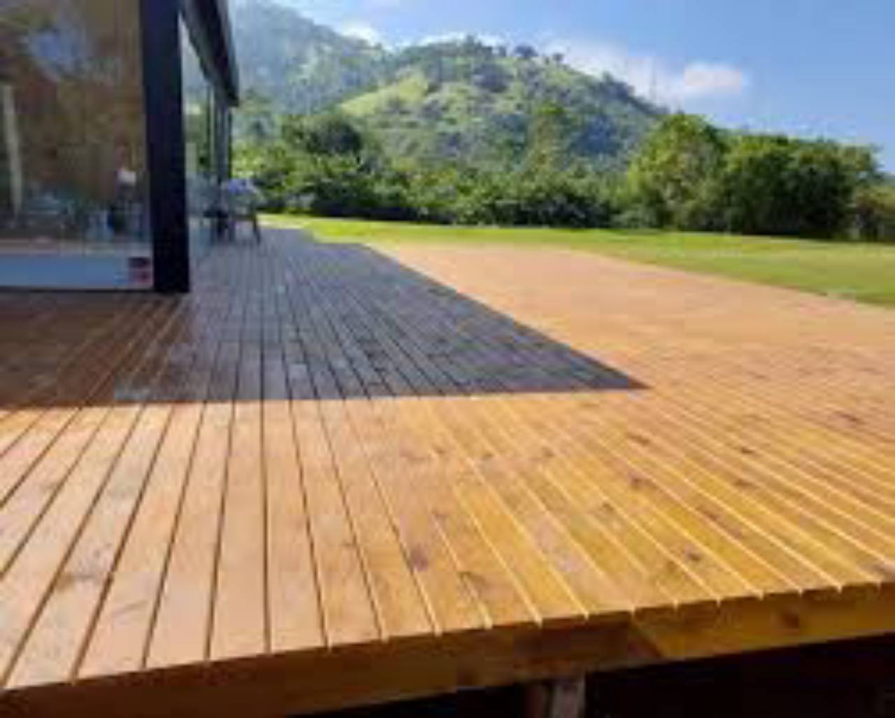 Deck de pinus tratado em Aracaju, SE | Classificados - Solutudo