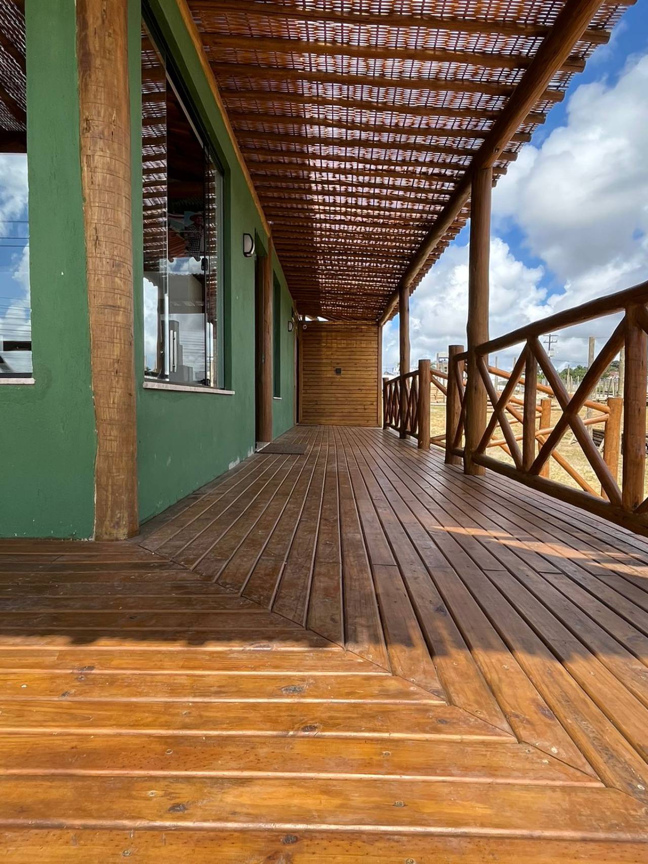 Deck de pinus tratado - durabilidade e sofisticação para aracaju em ...